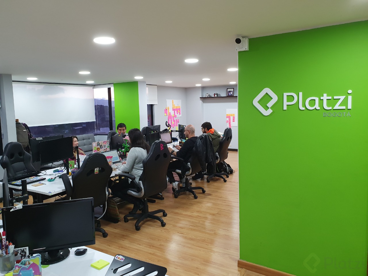 Fondos de Platzi para videollamadas